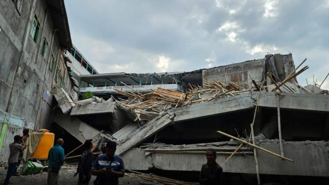 Pondok Pesantren Runtuh di Sidoarjo, Tim SAR Gabungan Evakuasi Santri